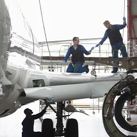 Protecting aircraft skins on the ground | 3M US